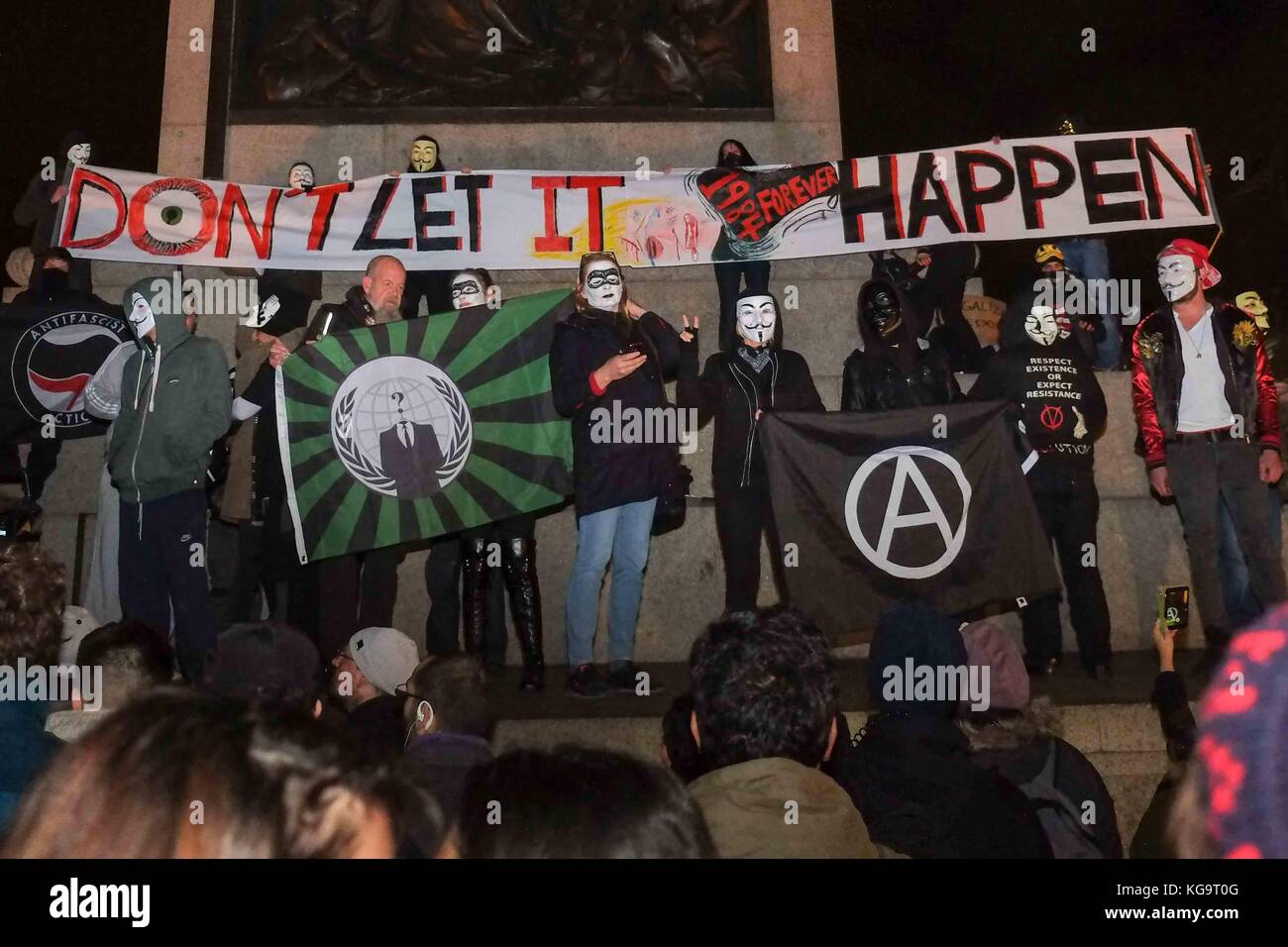 London, UK 5th Nov 2017. Protesters many of whom wear V for Vendetta ...