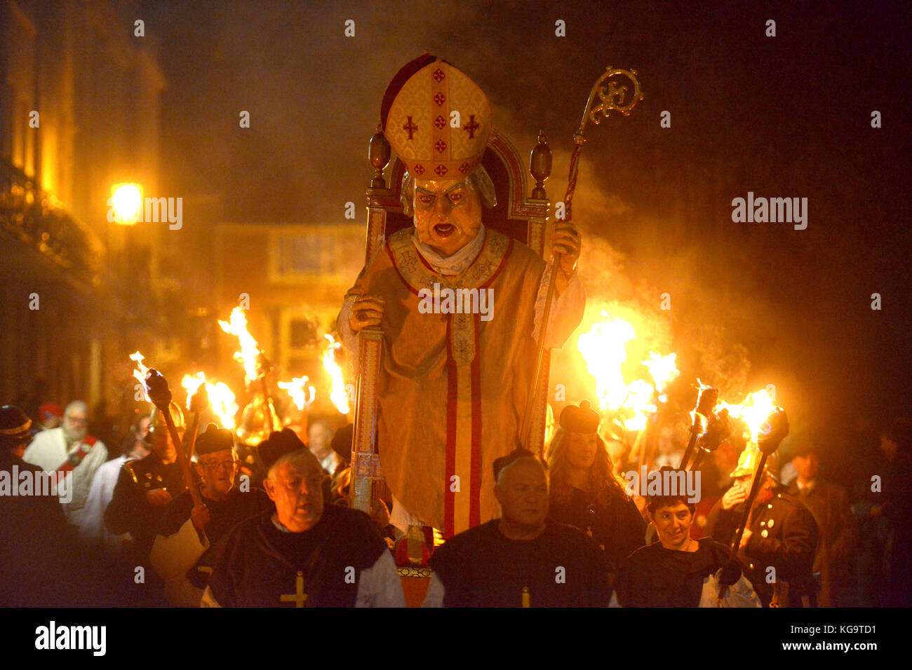Lewes bonfire pope hi-res stock photography and images - Alamy