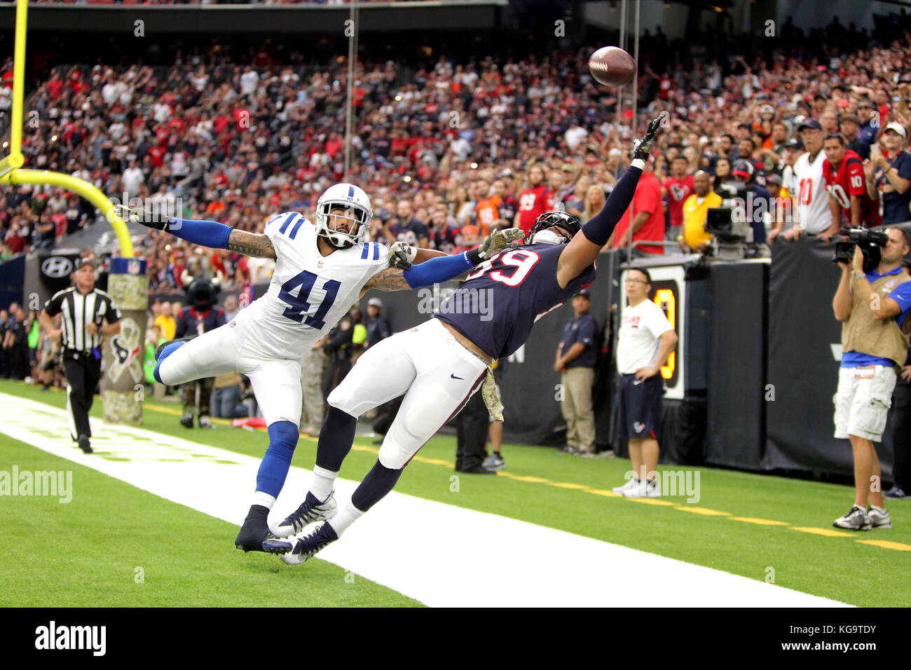 Houston, Texas, USA. 5th Nov, 2017. Houston Texans tight end Stephen ...