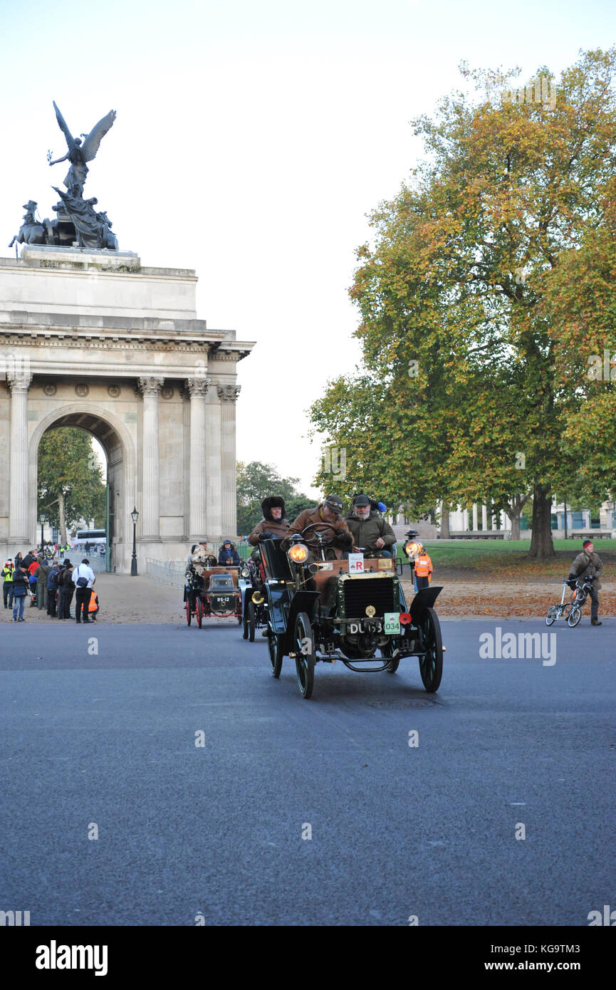 London, UK. 5th Nov, 2017. An 1899 Daimler Wagonette (owner: Robert ...