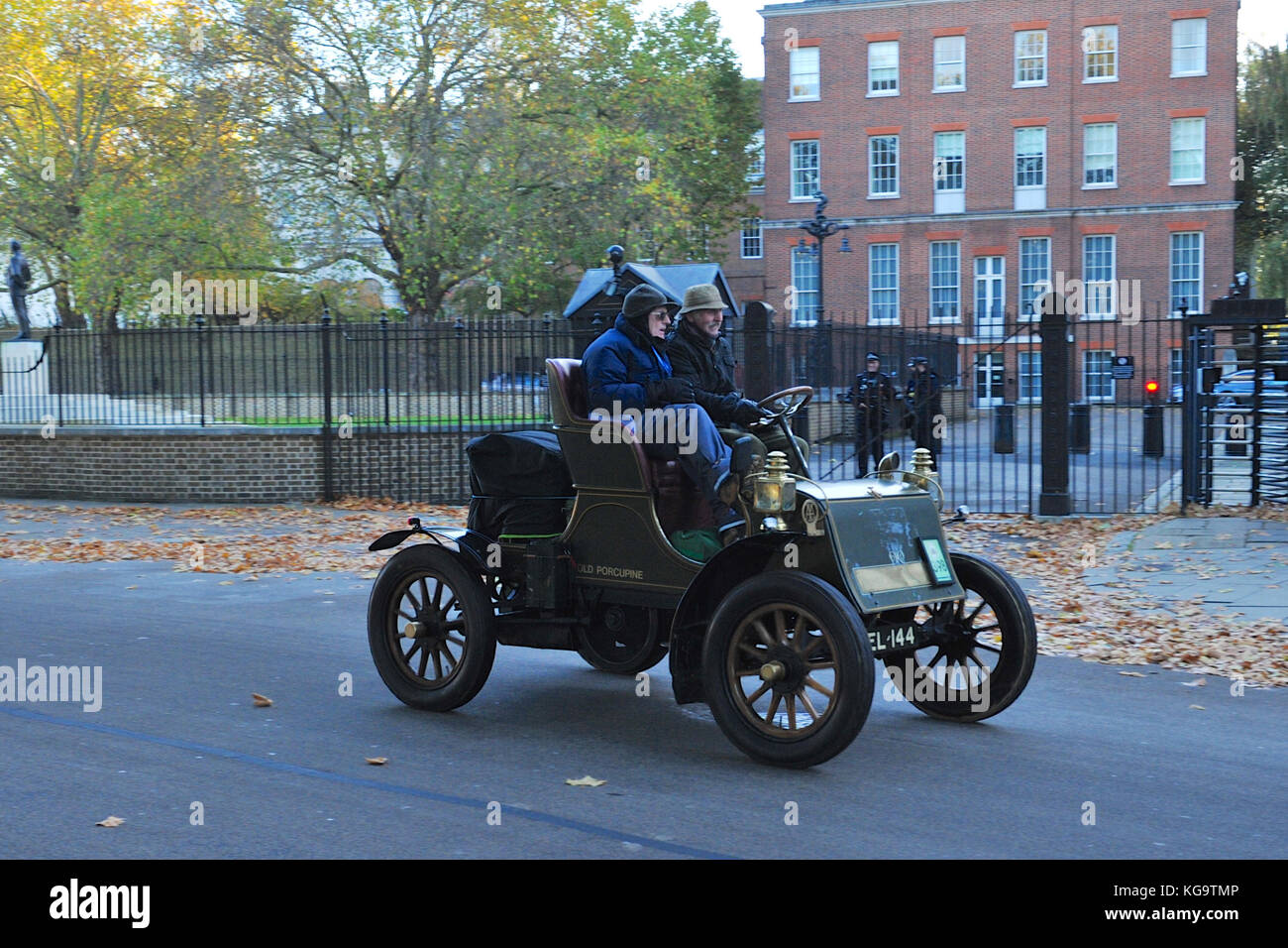 London, UK. 5th Nov, 2017. A 1904 Knox Runabout (owner: Nigel Fear ...