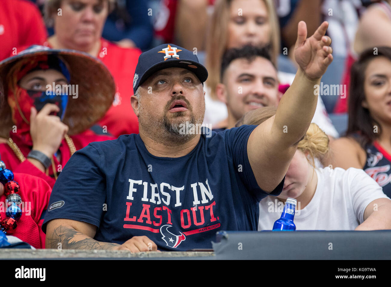 Houston, TX, USA. 5th Nov, 2017. A Houston Texans fan shows displeasure ...