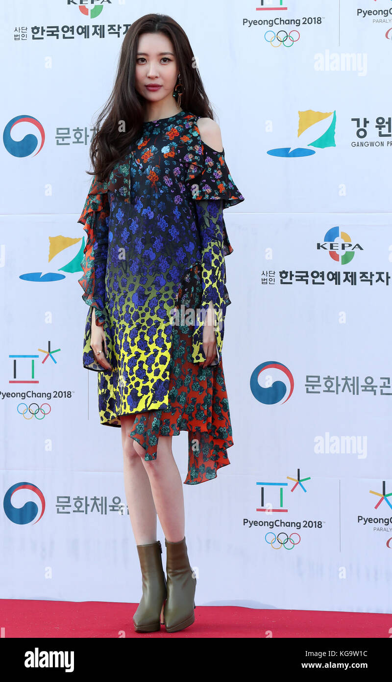 06th Nov, 2017. S. Korean singer Sun Mi South Korean singer Sun Mi poses for a photo during the ...