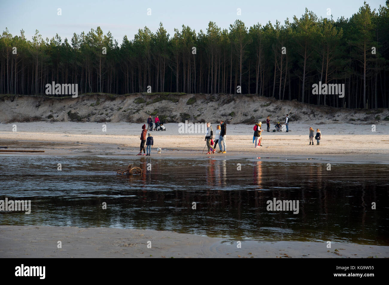Debki, Poland. 5th Nov, 2017. River Piasnica estuary to the Baltic Sea ...