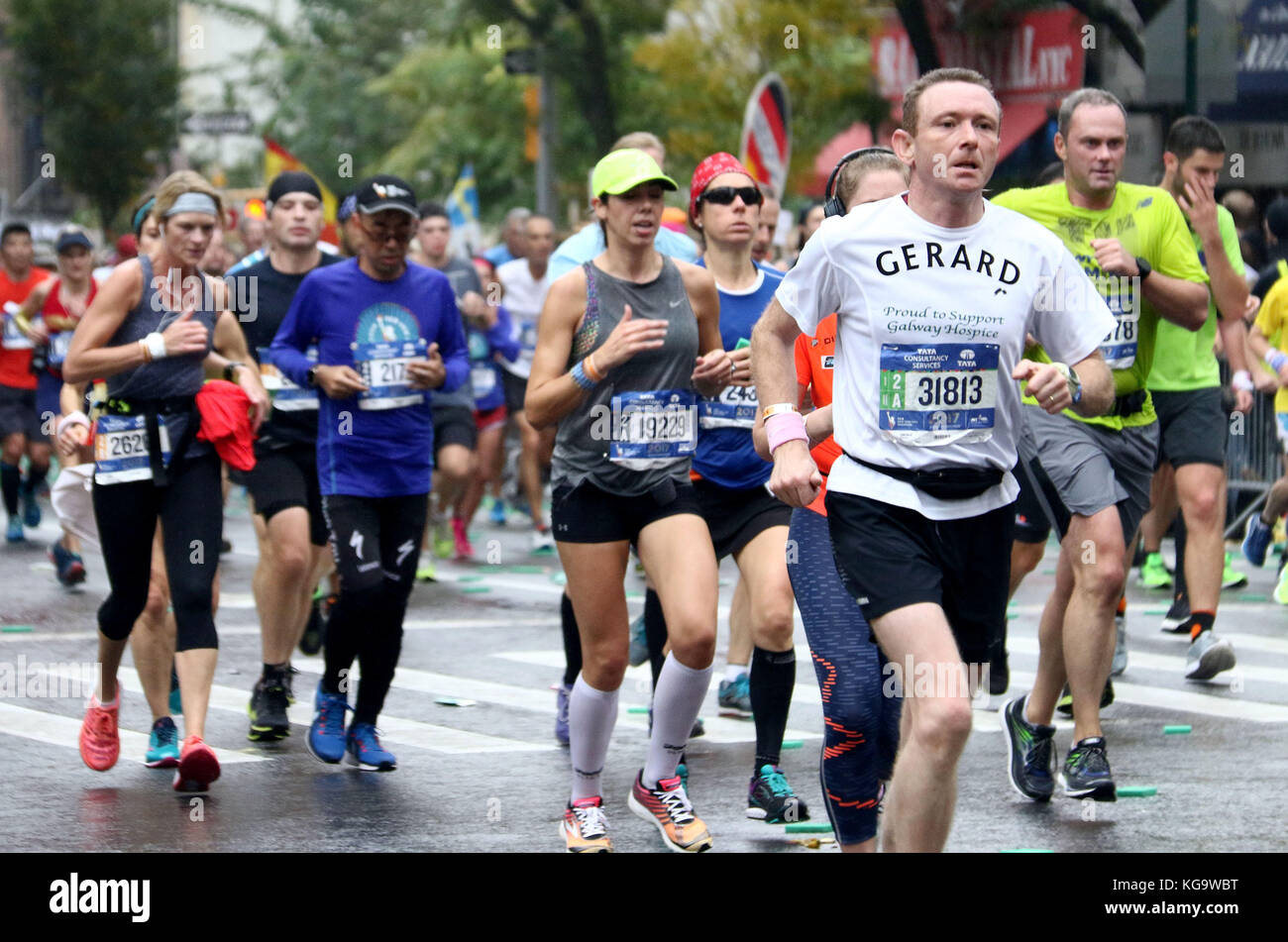 New York City, New York, USA. 4th Nov, 2017. Runners run up 1st Avenue ...