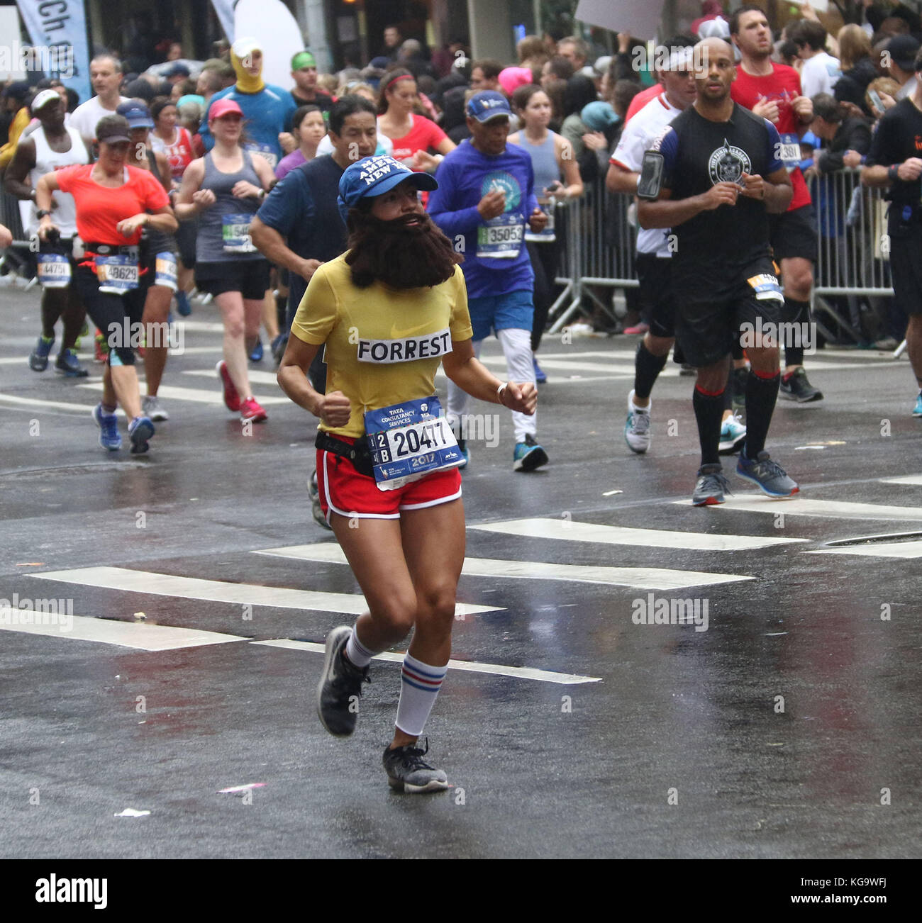 New York City, New York, USA. 4th Nov, 2017. Runners run up 1st Avenue ...