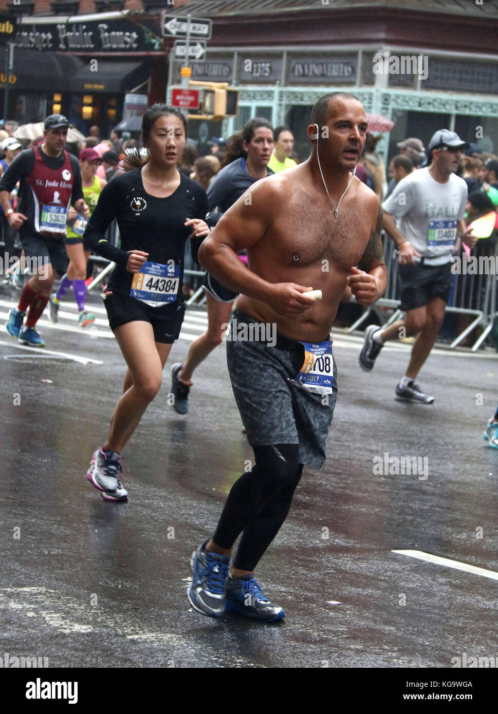 New York City, New York, USA. 4th Nov, 2017. Runners run up 1st Avenue ...