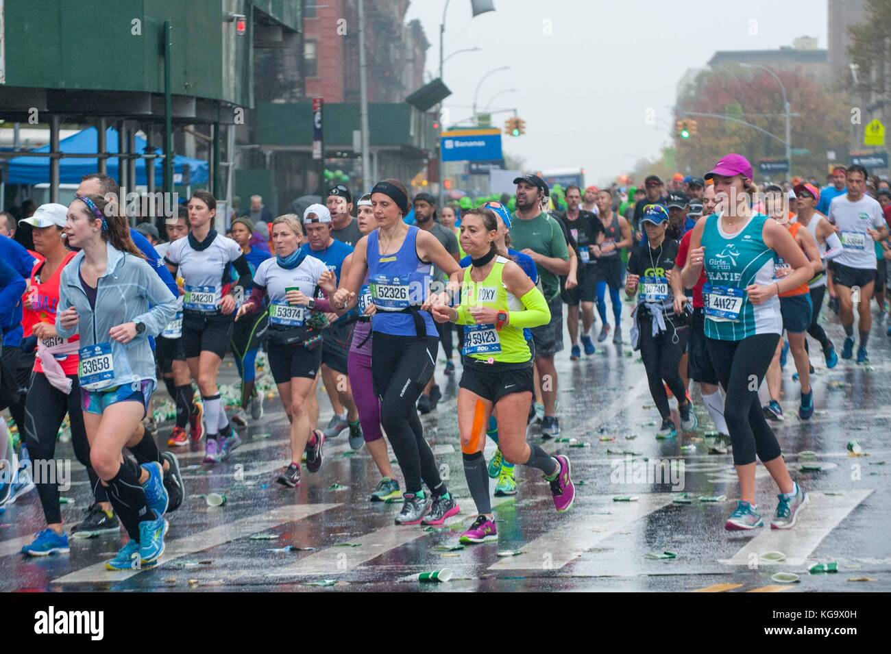 New York, USA. 5th Nov, 2017. Runners in the New York City marathon on ...