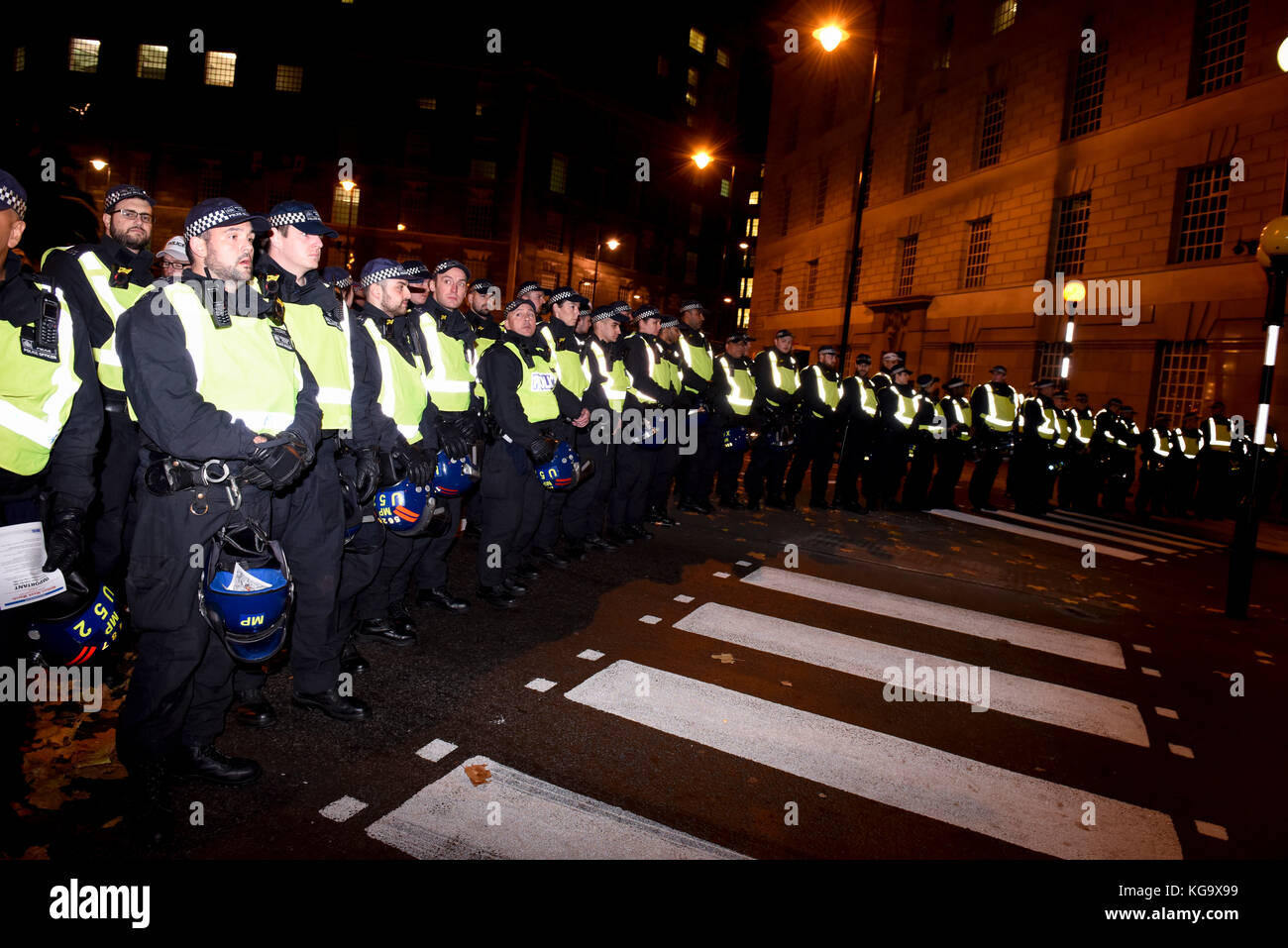London, UK. 5th Nov 2017. Police cordon the street during the "Million ...