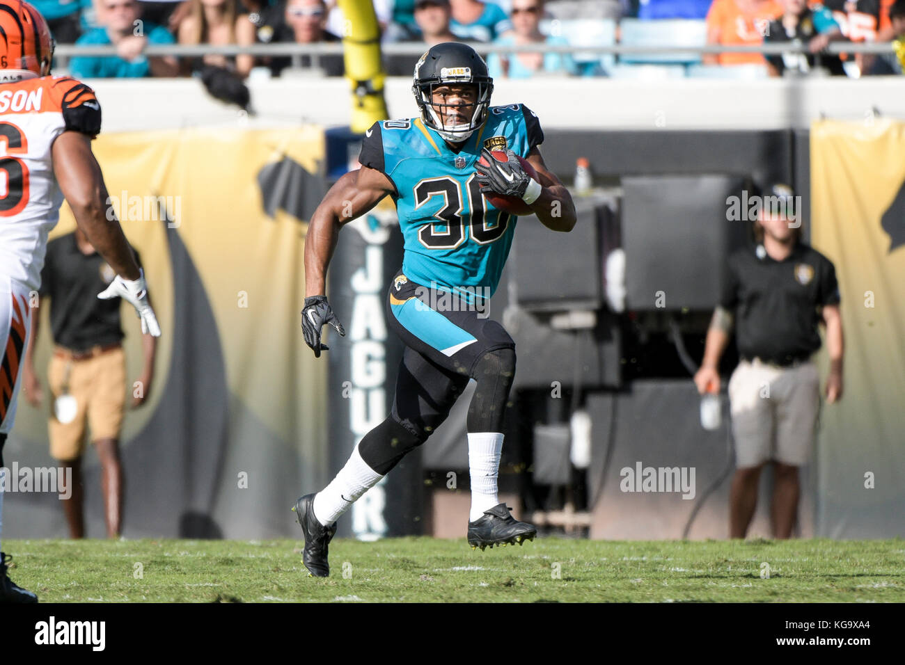 Jacksonville, FL, USA. 5th Nov, 2017. Jacksonville Jaguars running back ...