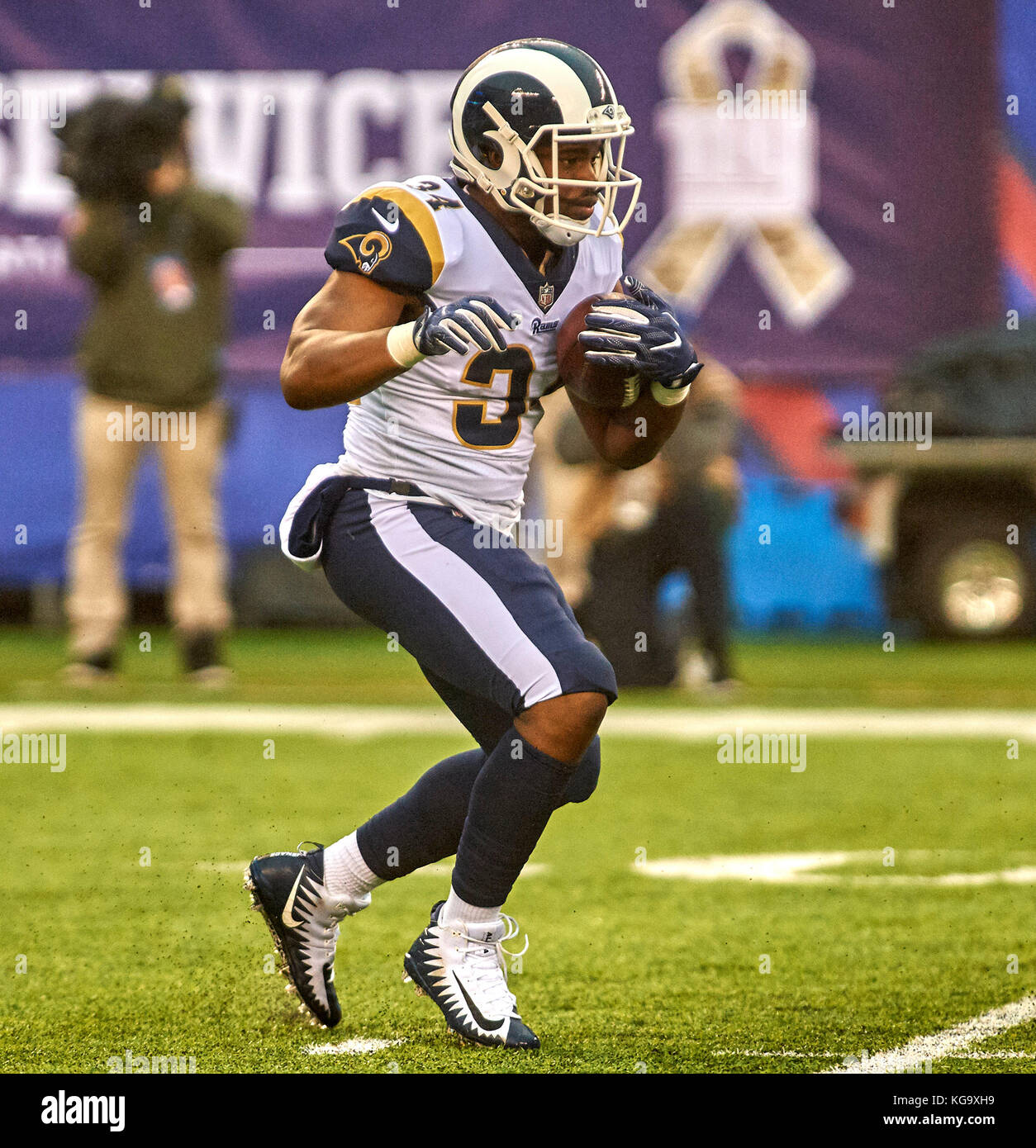 East Rutherford, New Jersey, USA. 5th Nov, 2017. Rams' running back ...