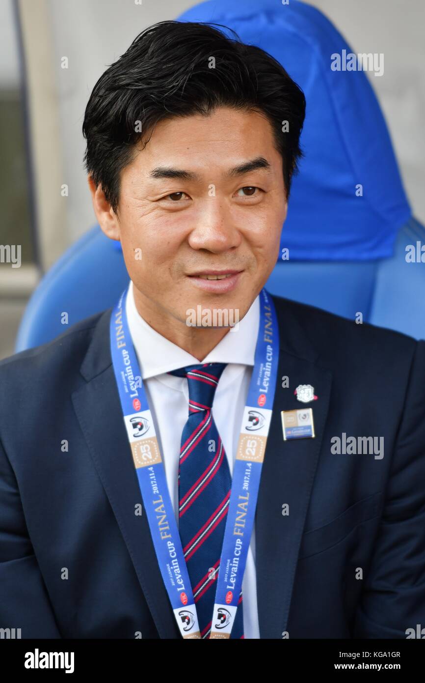 Saitama, Japan. 4th Nov, 2017. Yoon Jong-Hwan (Cerezo) Football/Soccer ...