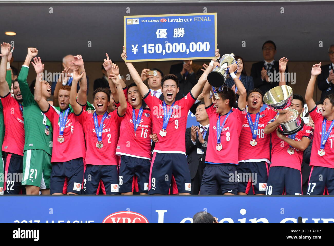 Saitama, Japan. 4th Nov, 2017. Cerezo Osaka team group Football/Soccer ...