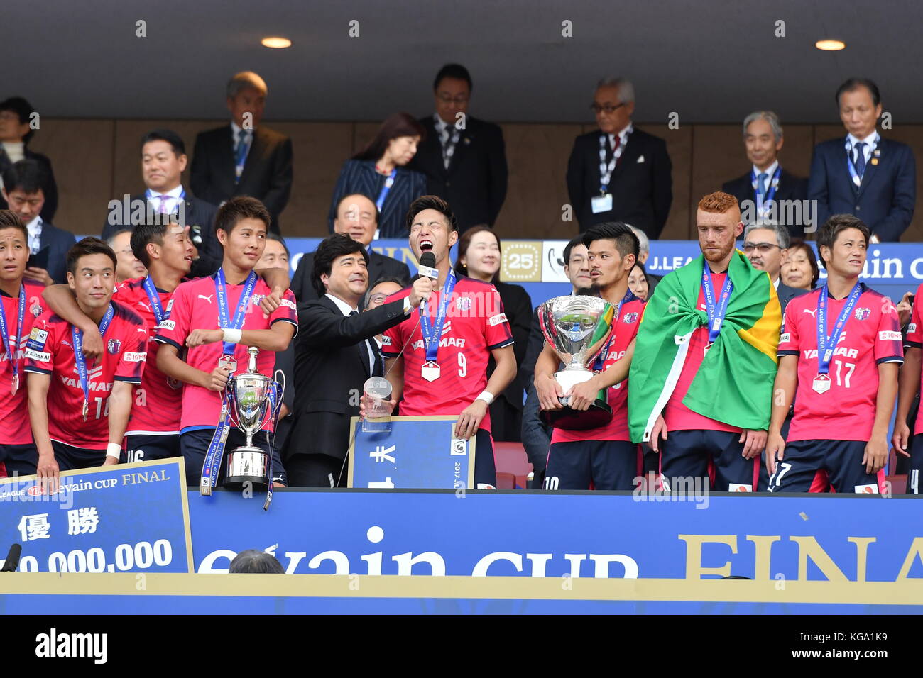 Saitama, Japan. 4th Nov, 2017. Cerezo Osaka team group Football/Soccer ...
