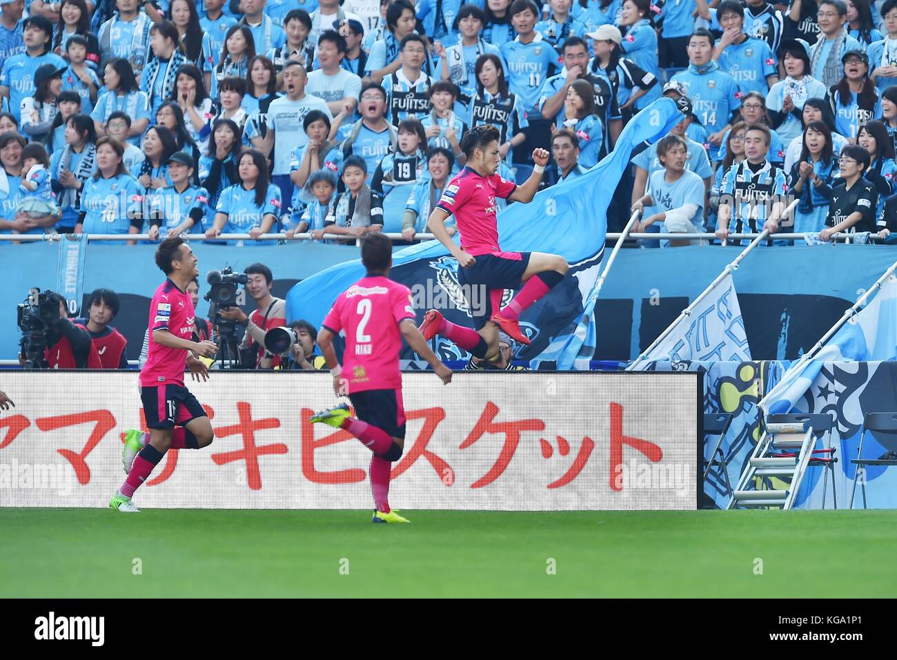 Saitama, Japan. 4th Nov, 2017. (L-R) Kota Mizunuma, Riku Matsuda, Kenyu ...