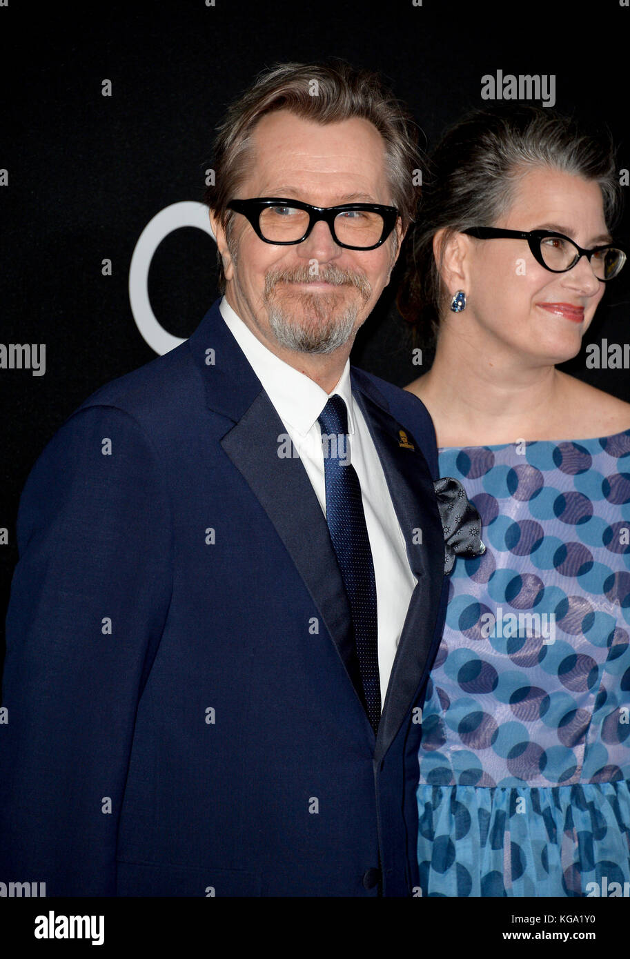 Beverly Hills, USA. 05th Nov, 2017. Gary Oldman & Gisele Schmidt at the ...