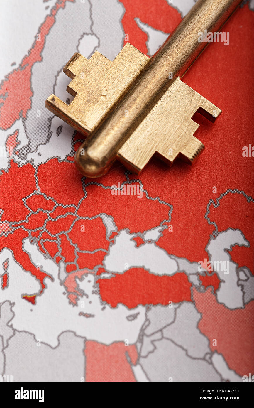 Map key compass hi-res stock photography and images - Alamy