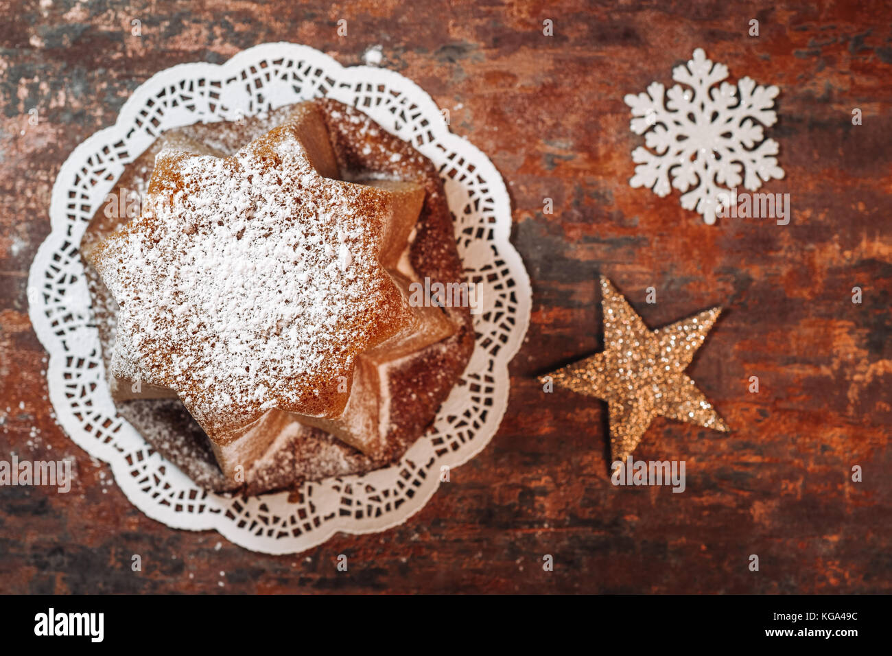 Traditional italian Pandoro cake to celebrate Christmas holidays Stock ...