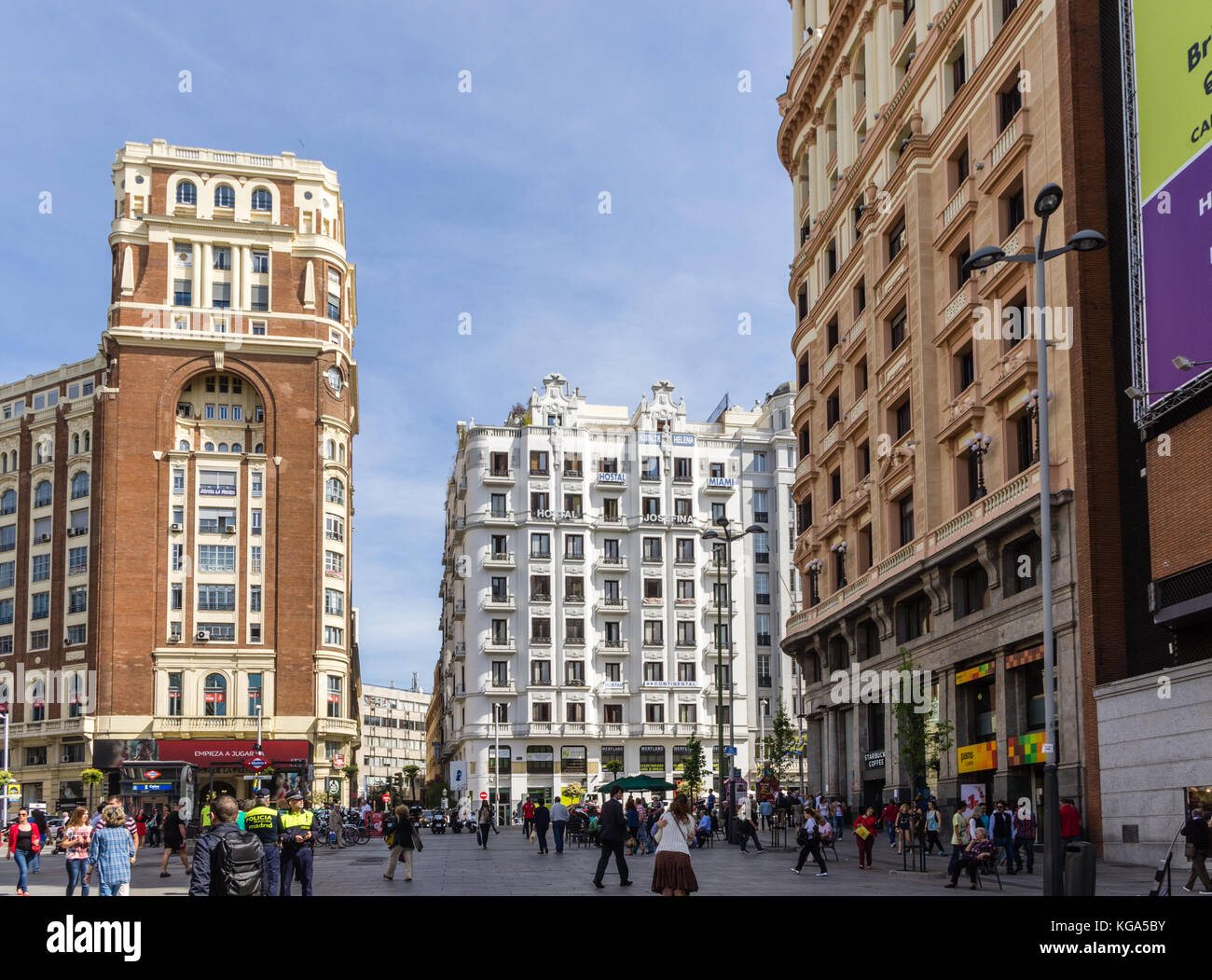 Madrid busy plaza at night hi-res stock photography and images - Alamy