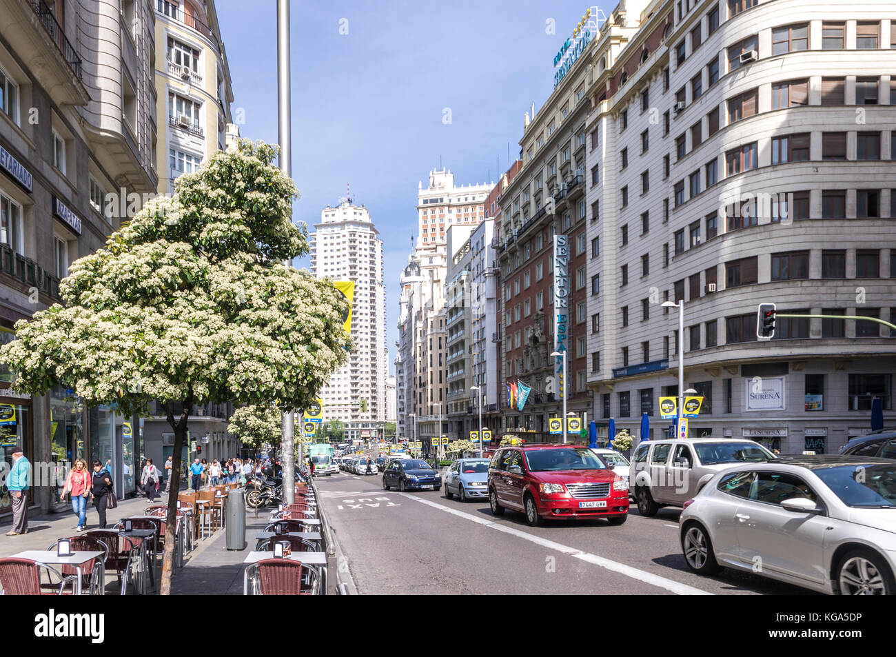 Madrid busy plaza at night hi-res stock photography and images - Alamy