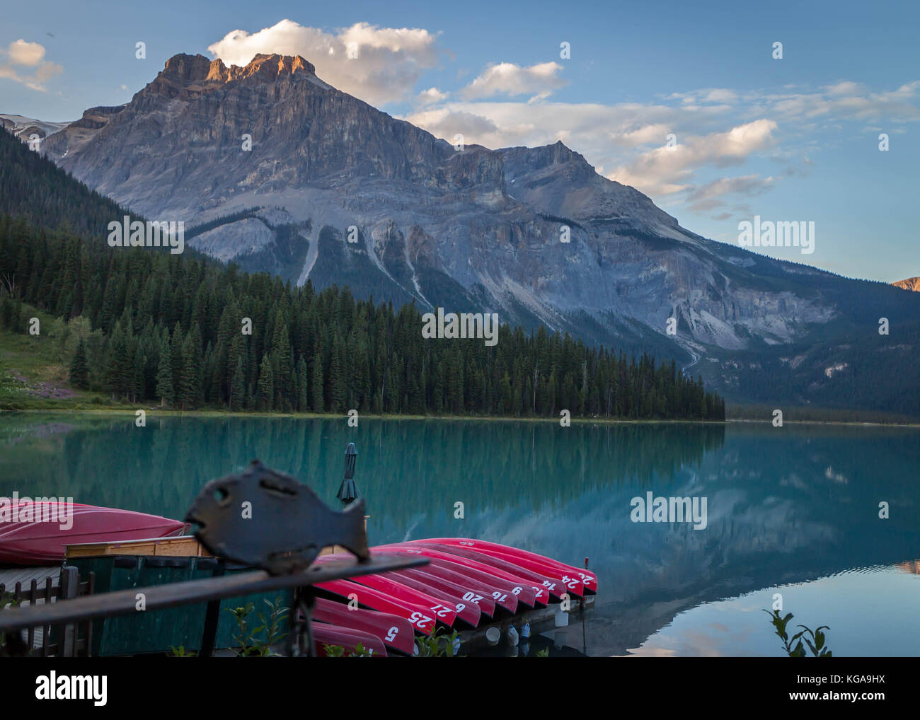 Emerald_lake hi-res stock photography and images - Alamy