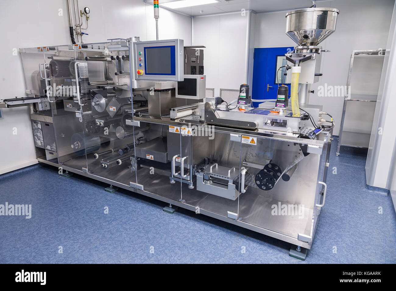 photos sterile production area with the machine for the producti Stock ...