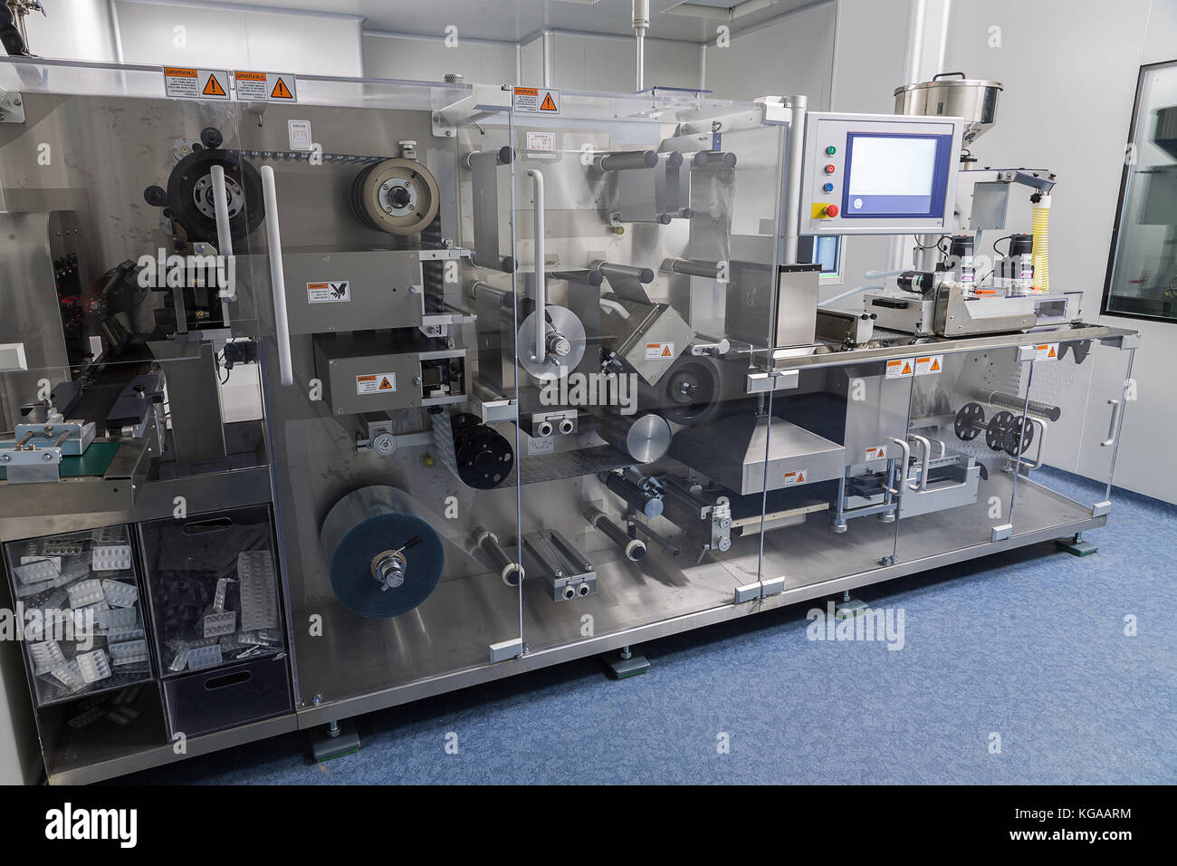 photos sterile production area with the machine for the producti Stock ...