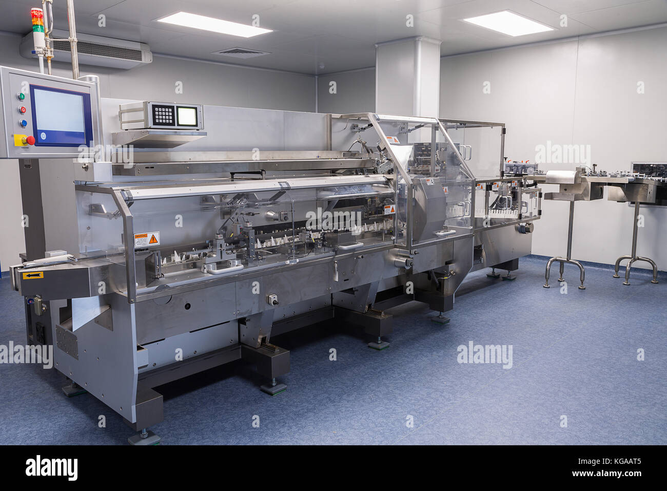 photos sterile production area with the machine for the producti Stock ...