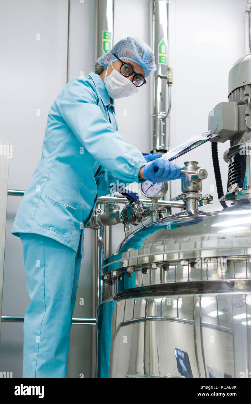 Pharmaceutical Manufacturing Process Stock Photos & Pharmaceutical ...