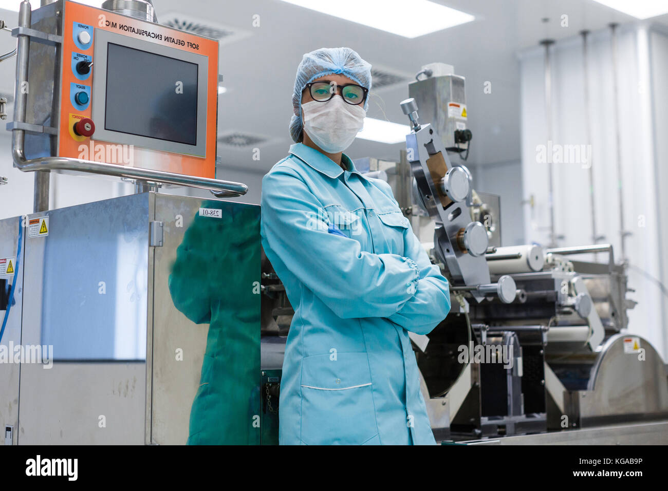Female workers at food processing plant hi-res stock photography and ...