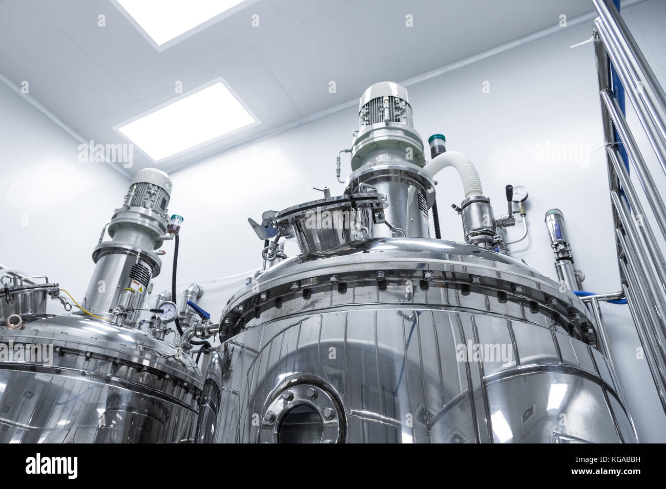 sterile production of medical drugs Stock Photo - Alamy