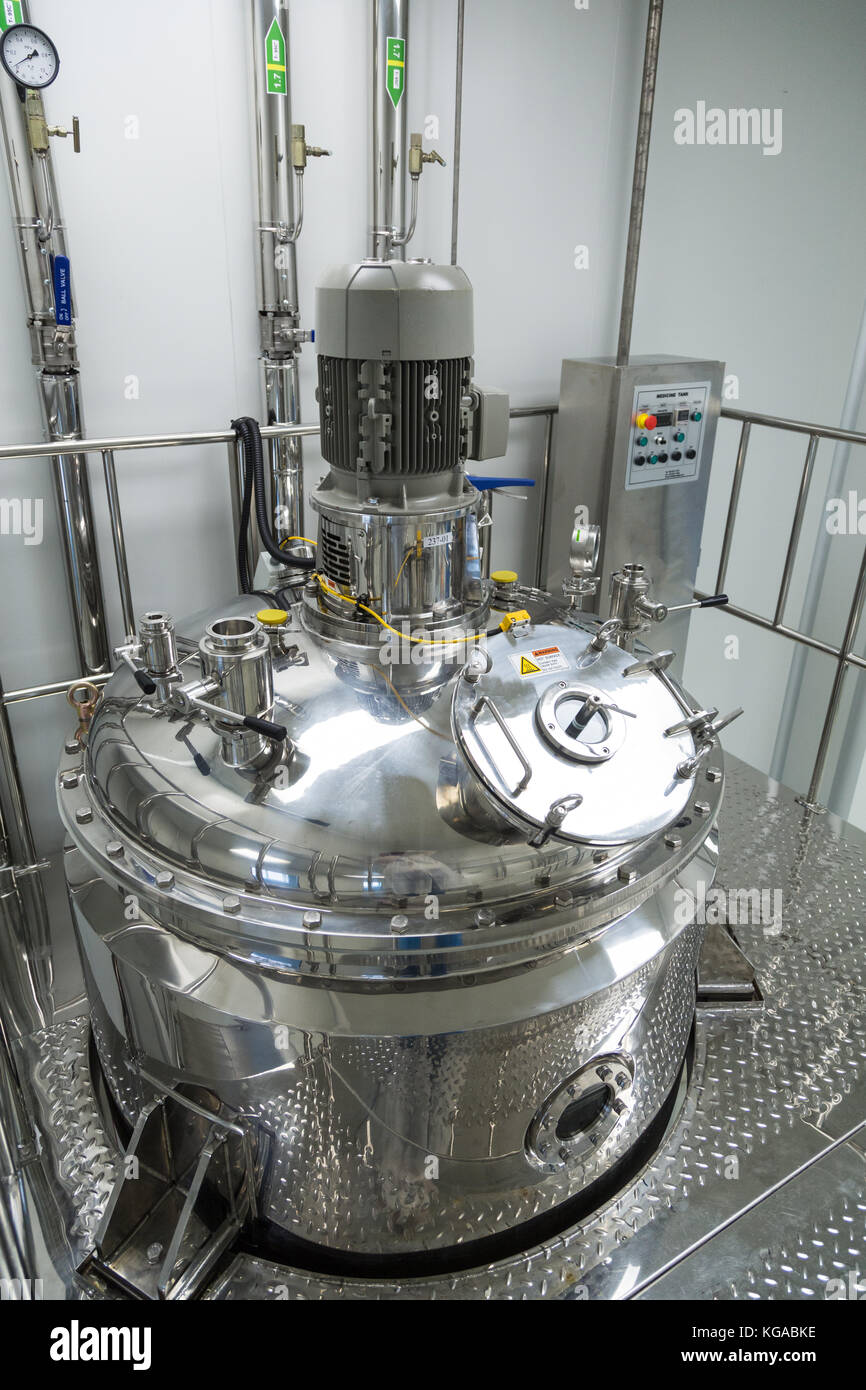 High pressure storage tanks hi-res stock photography and images - Alamy