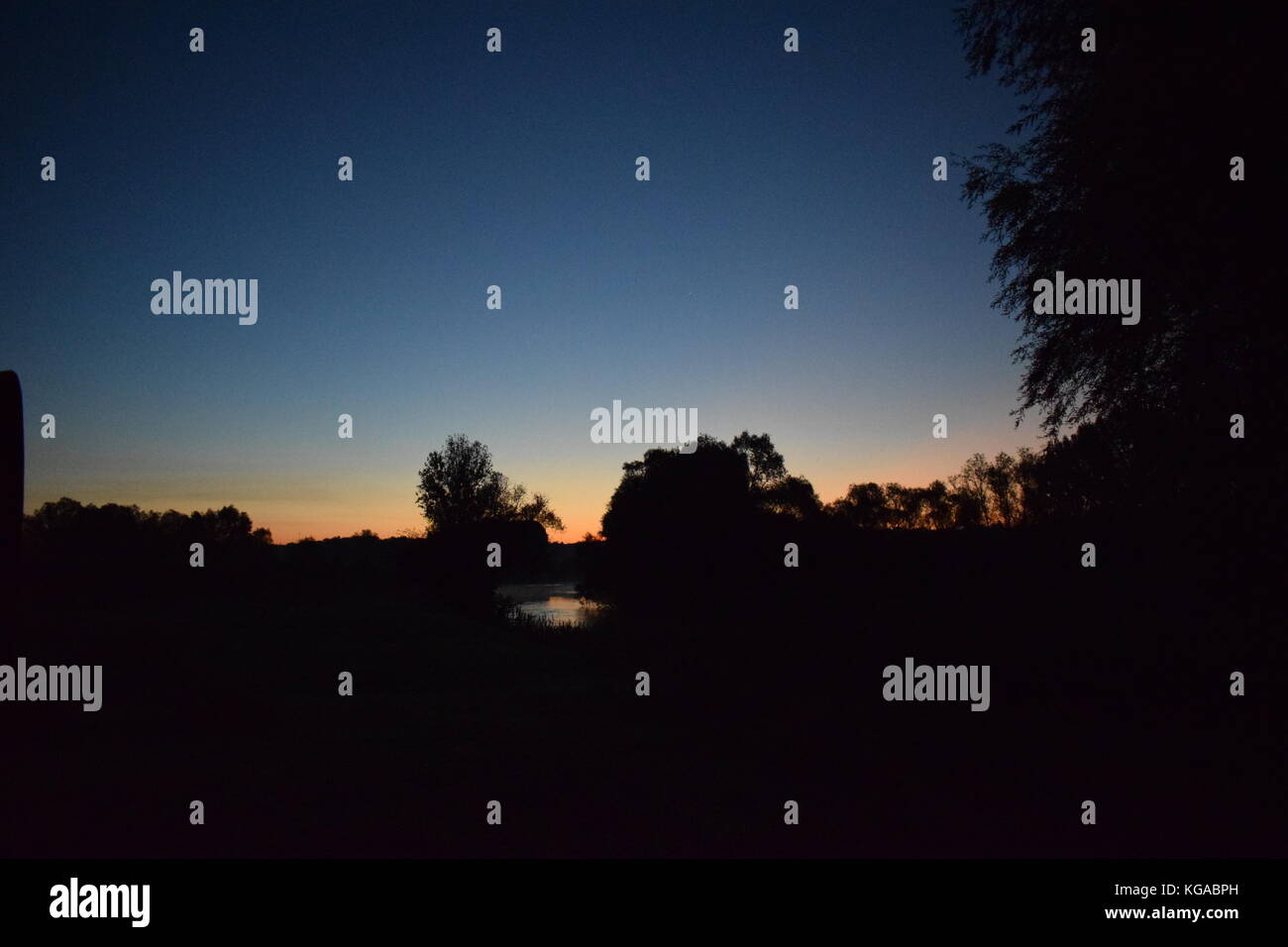 Early sunrise over the river Stock Photo - Alamy
