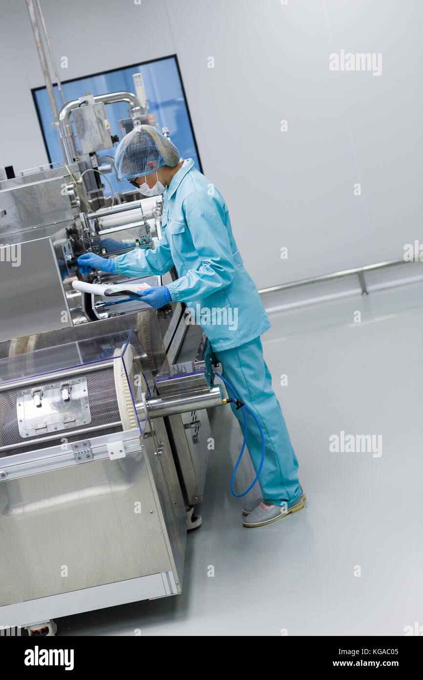 factory worker fix machine Stock Photo - Alamy
