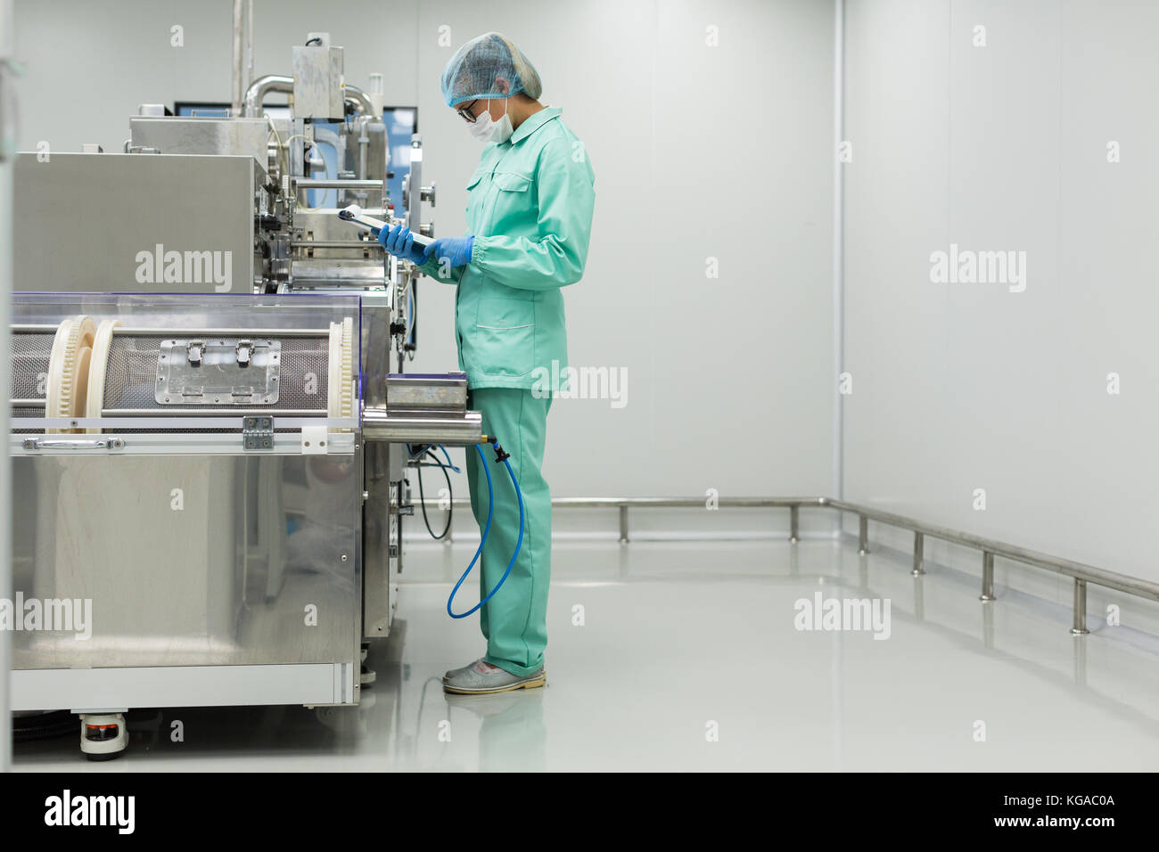 factory worker fix machine Stock Photo - Alamy