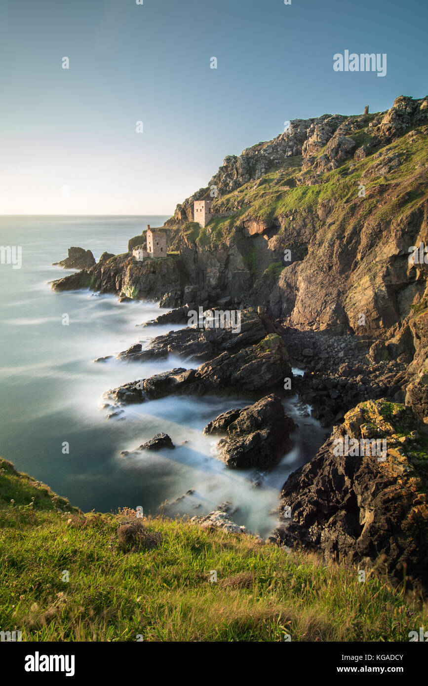 Sunset at the crowns engine houses near Bottalack in Cornwall Stock ...