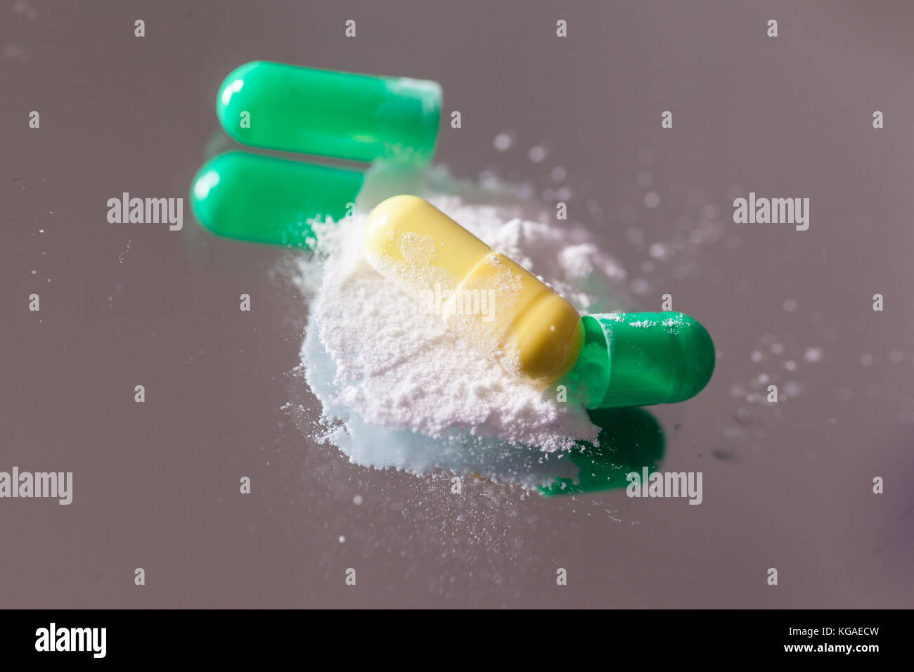 capsules tablets powder closeup Stock Photo - Alamy