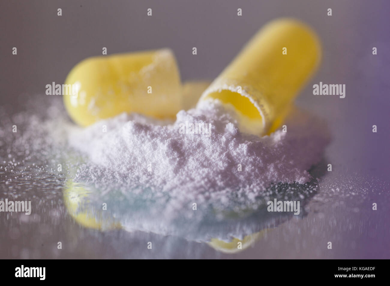 capsules tablets powder closeup Stock Photo - Alamy