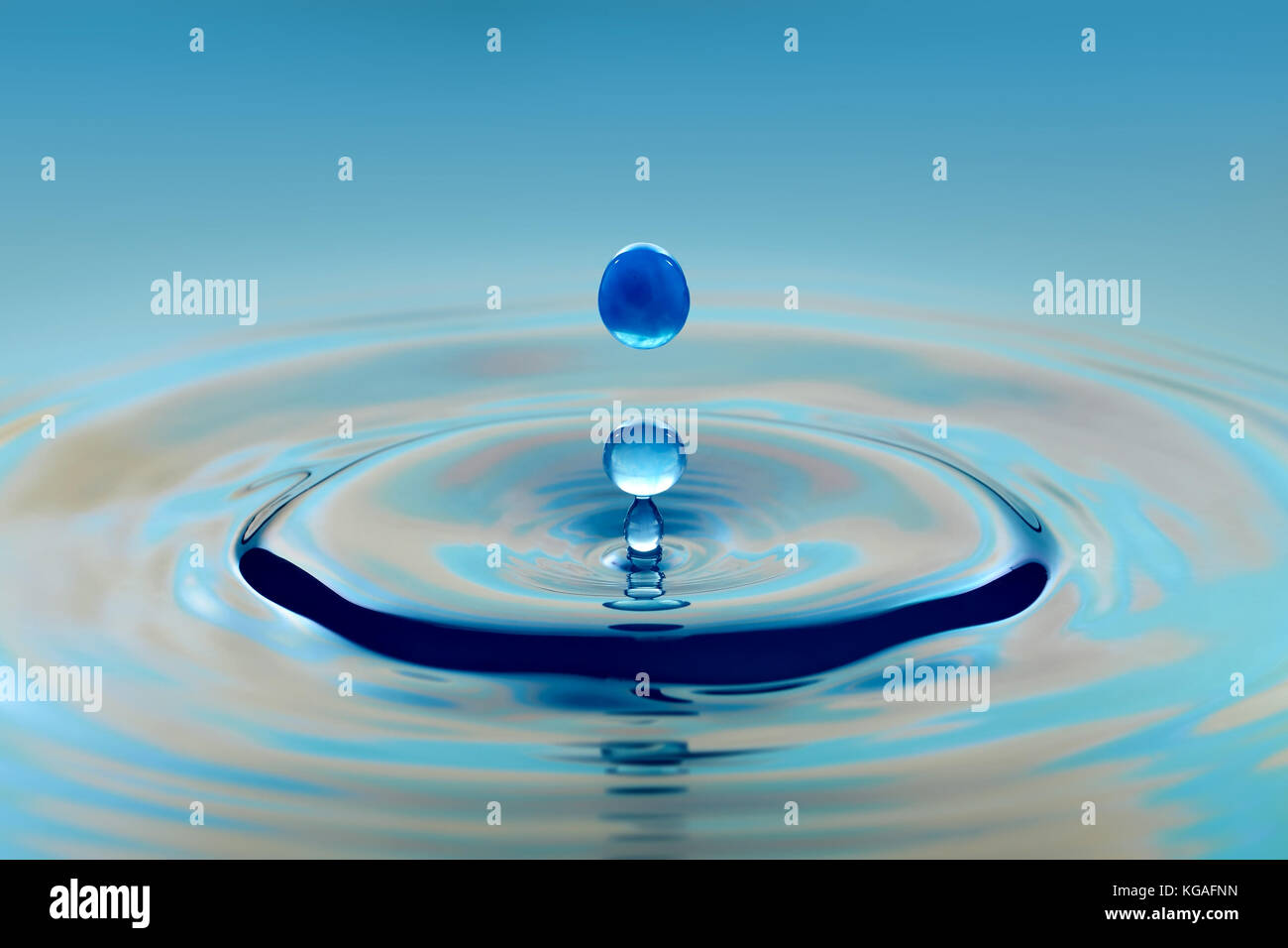 Ripple reflection waterdrop hi-res stock photography and images - Alamy