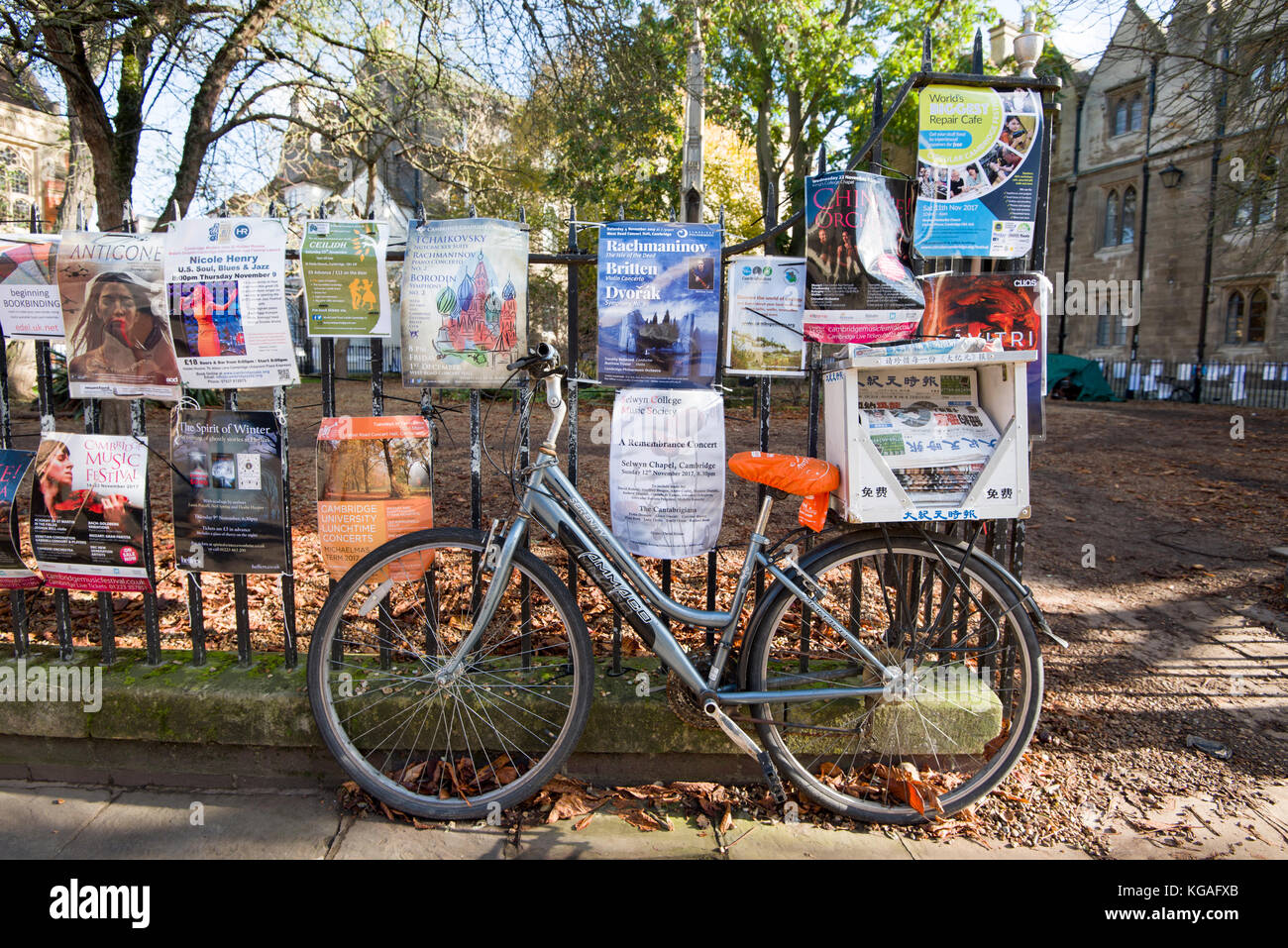 Lean bikes against rail hi-res stock photography and images - Alamy