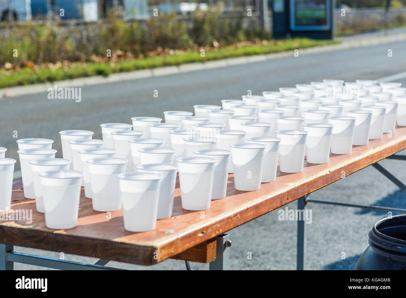 Running event water table hi-res stock photography and images - Alamy