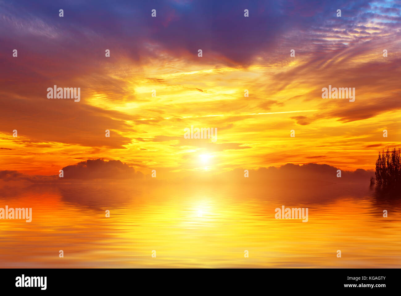Fantastic sea sunset hi-res stock photography and images - Alamy
