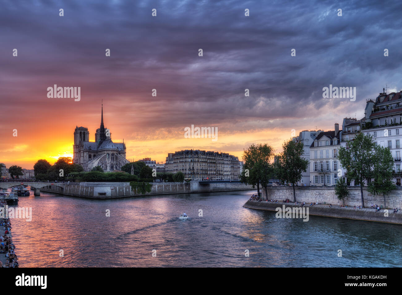 Spectacular view over la Cite in Paris, France, against dramatic sunset ...