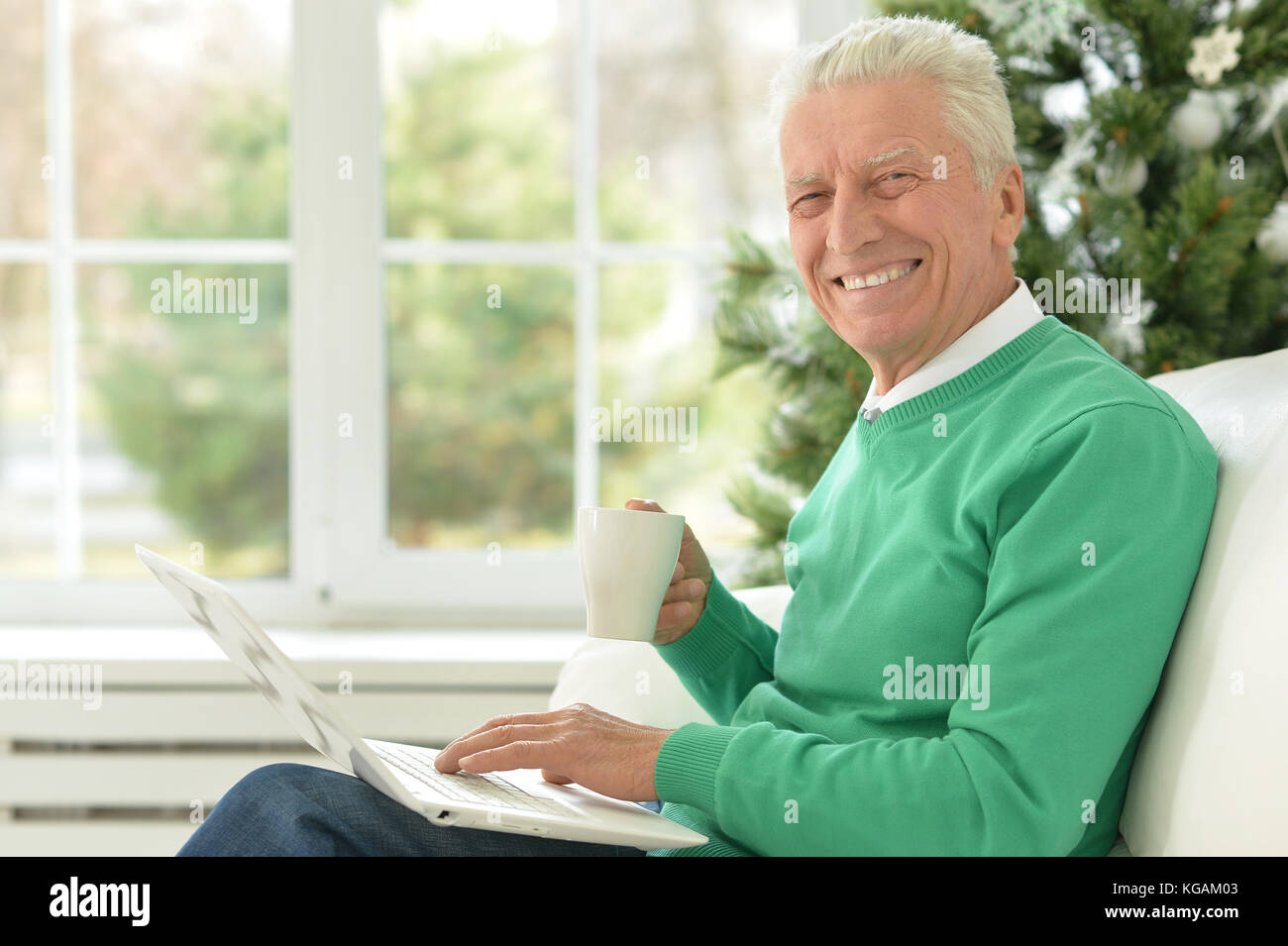 Person using old style computer hi-res stock photography and images - Alamy