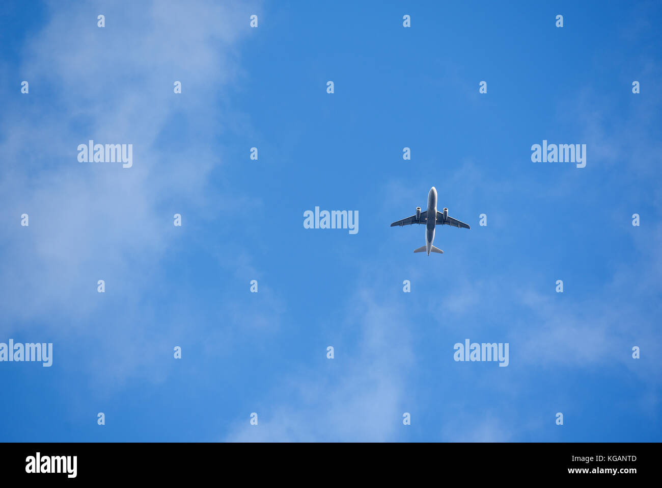 Flying airspace hi-res stock photography and images - Alamy