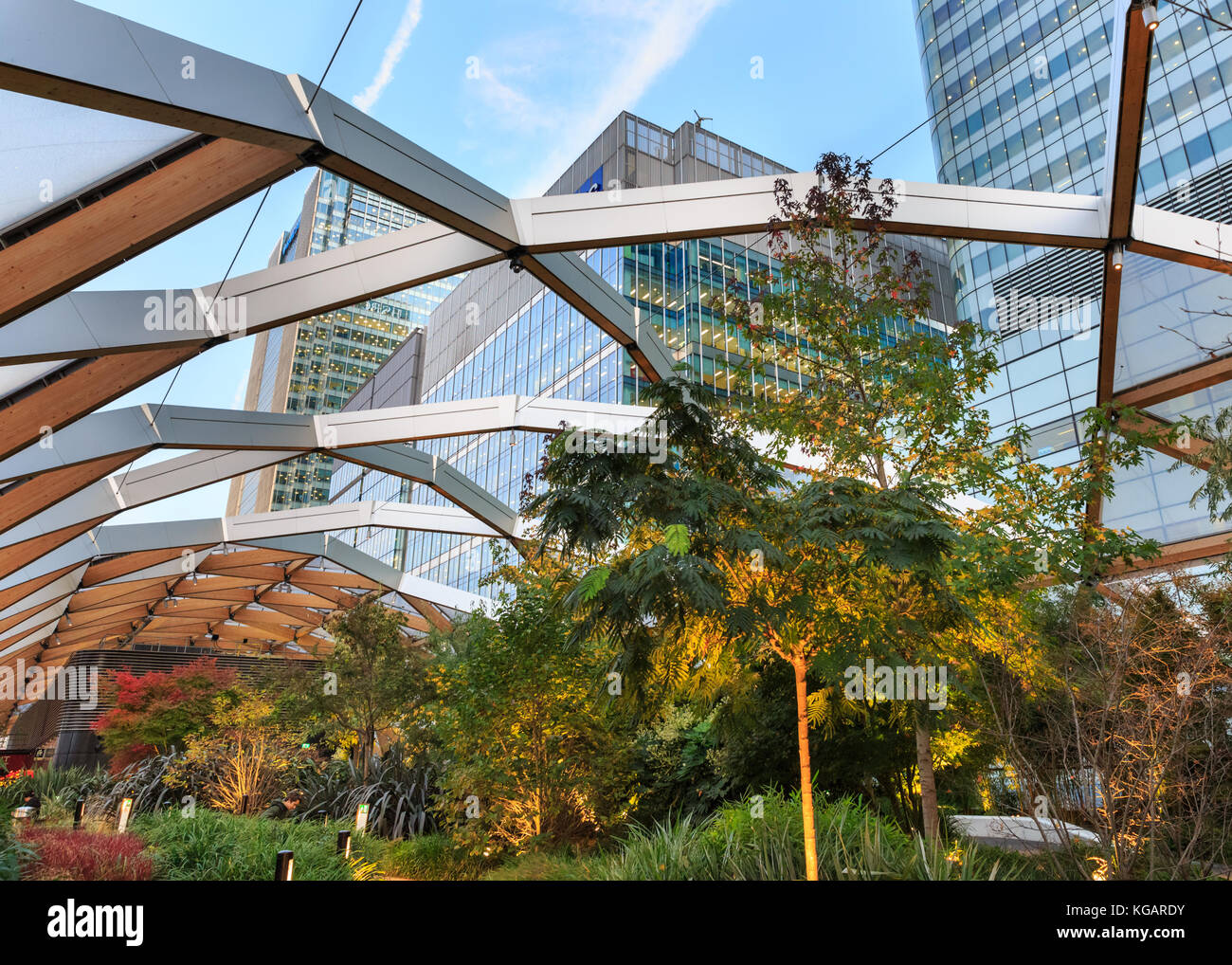 Crossrail Place Roof Garden, planted rooftop recreation space, Canary Wharf, London Stock Photo ...
