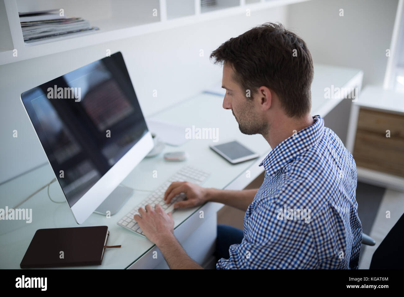 Person computer hi-res stock photography and images - Alamy
