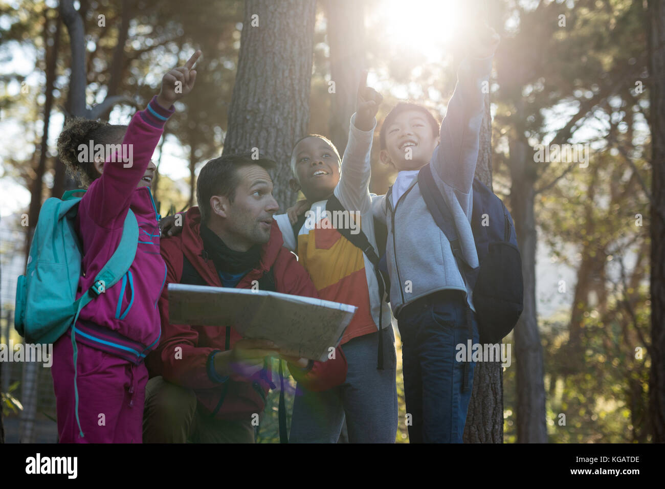 Kids pointing at map hi-res stock photography and images - Alamy