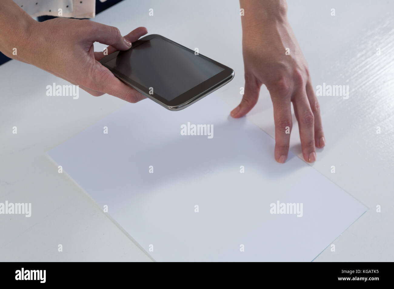 Hands of female executive using mobile phone Stock Photo - Alamy