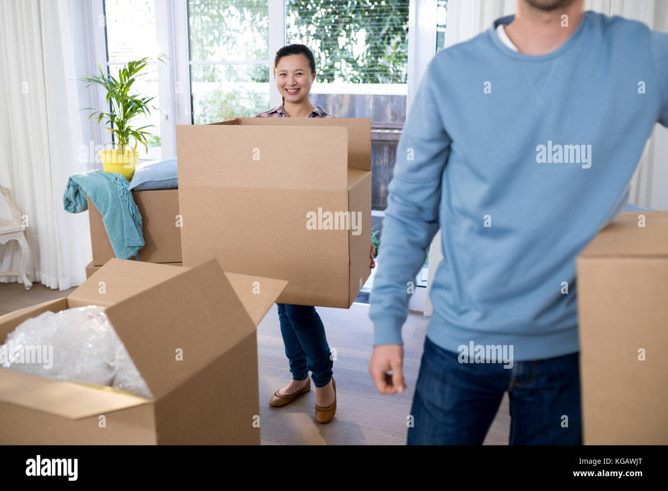 Man carrying big box hi-res stock photography and images - Alamy